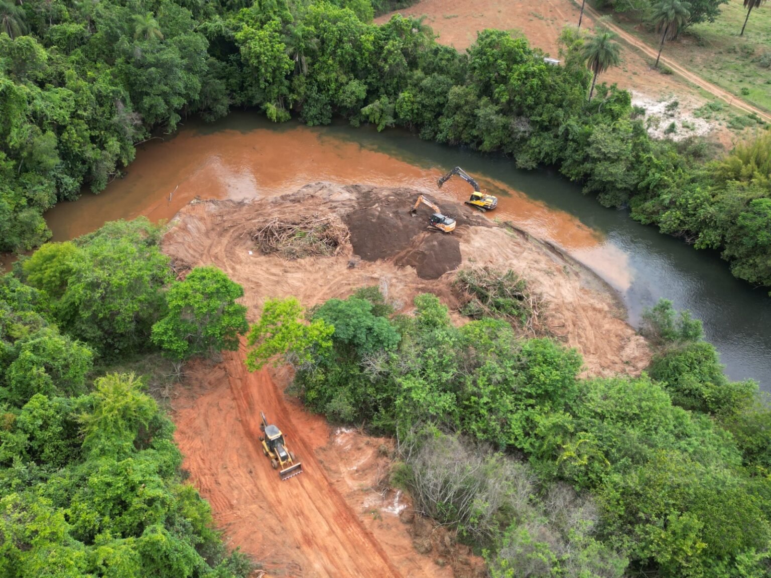 Prefeitura de São Gonçalo dá início ao desassoreamento do rio Santa ...