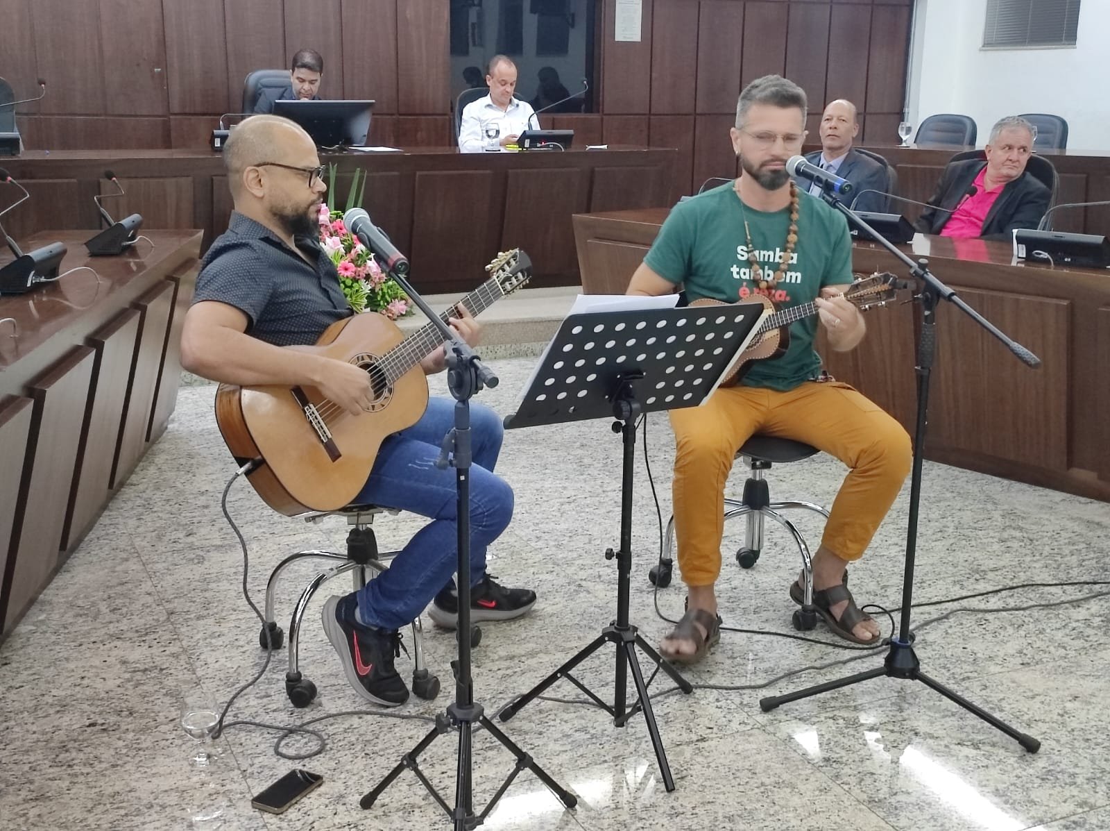 Medalha Mérito Cultural Leonardo Diniz é entregue na Câmara Municipal ...